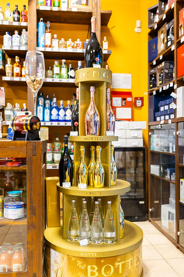 BOTTLES – predajňa alkoholických nápojov | OC Danubia